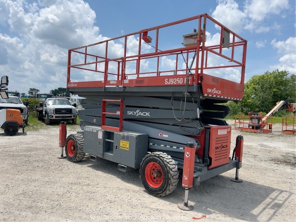 2017 Skyjack SJ 9250 50' Rough Terrain Scissor Lift Man Aerial bidadoo ...