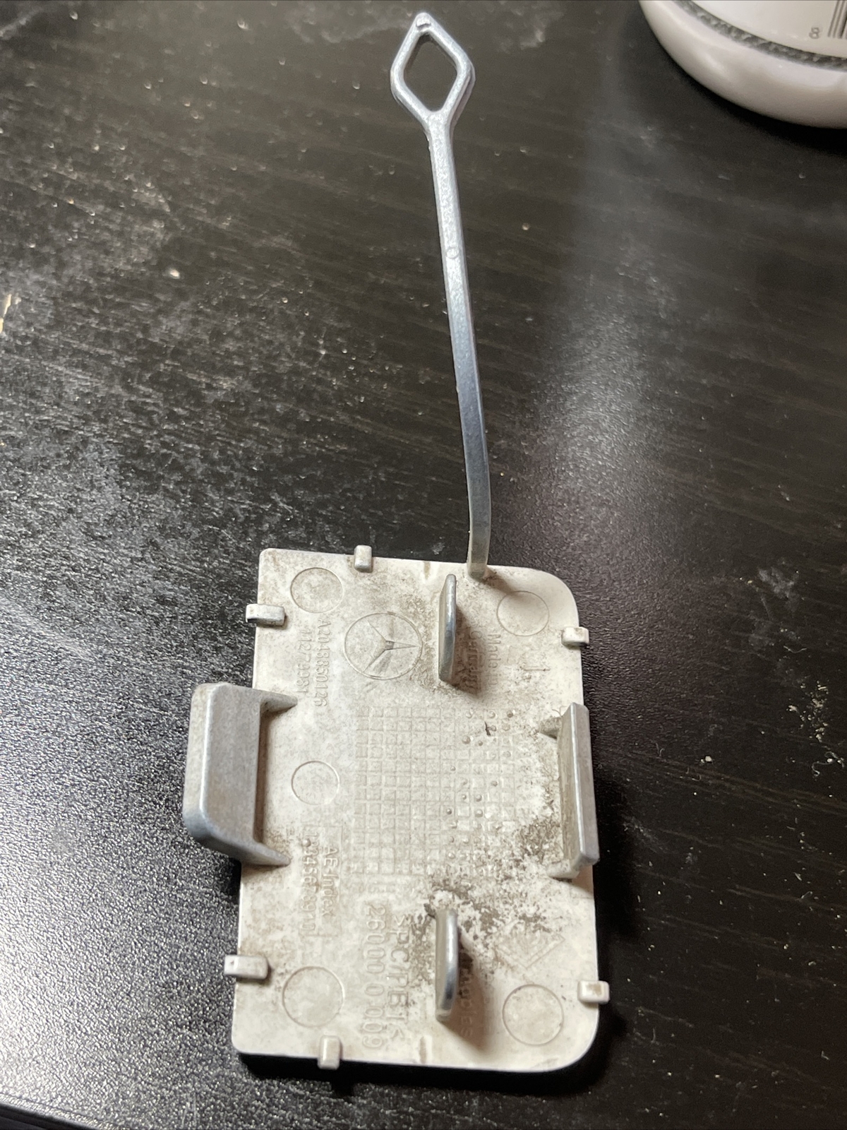 2008-11 Mercedes-Benz W204 FRONT BUMPER Tow Hook Cap 2048850126 ...