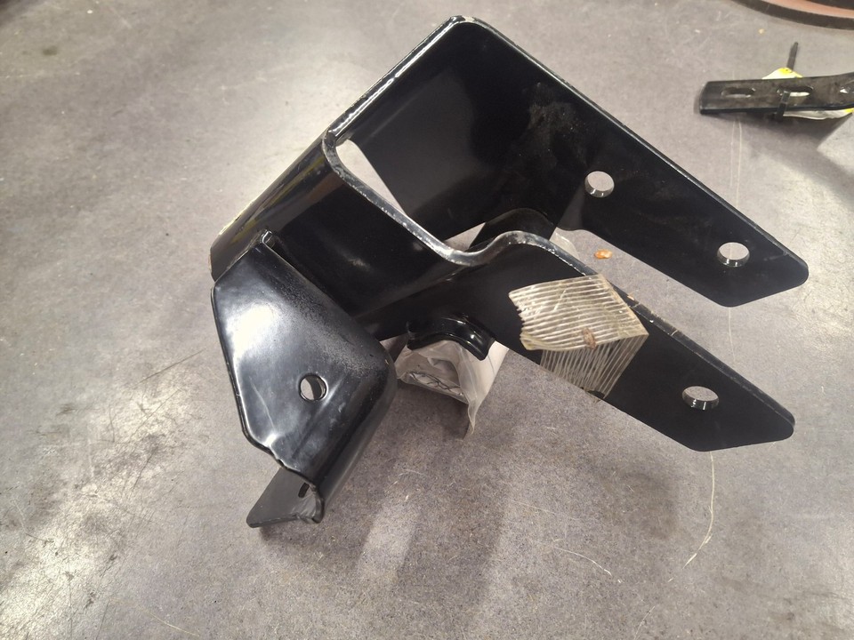 GM 12335638 Bracket Kit Front Bumper Imp Bar R.H. Genuine GM New 2003 ...