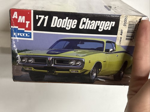 AMT 1971 Dodge Charger 1:25 Scale Model Kit - New Sealed | eBay