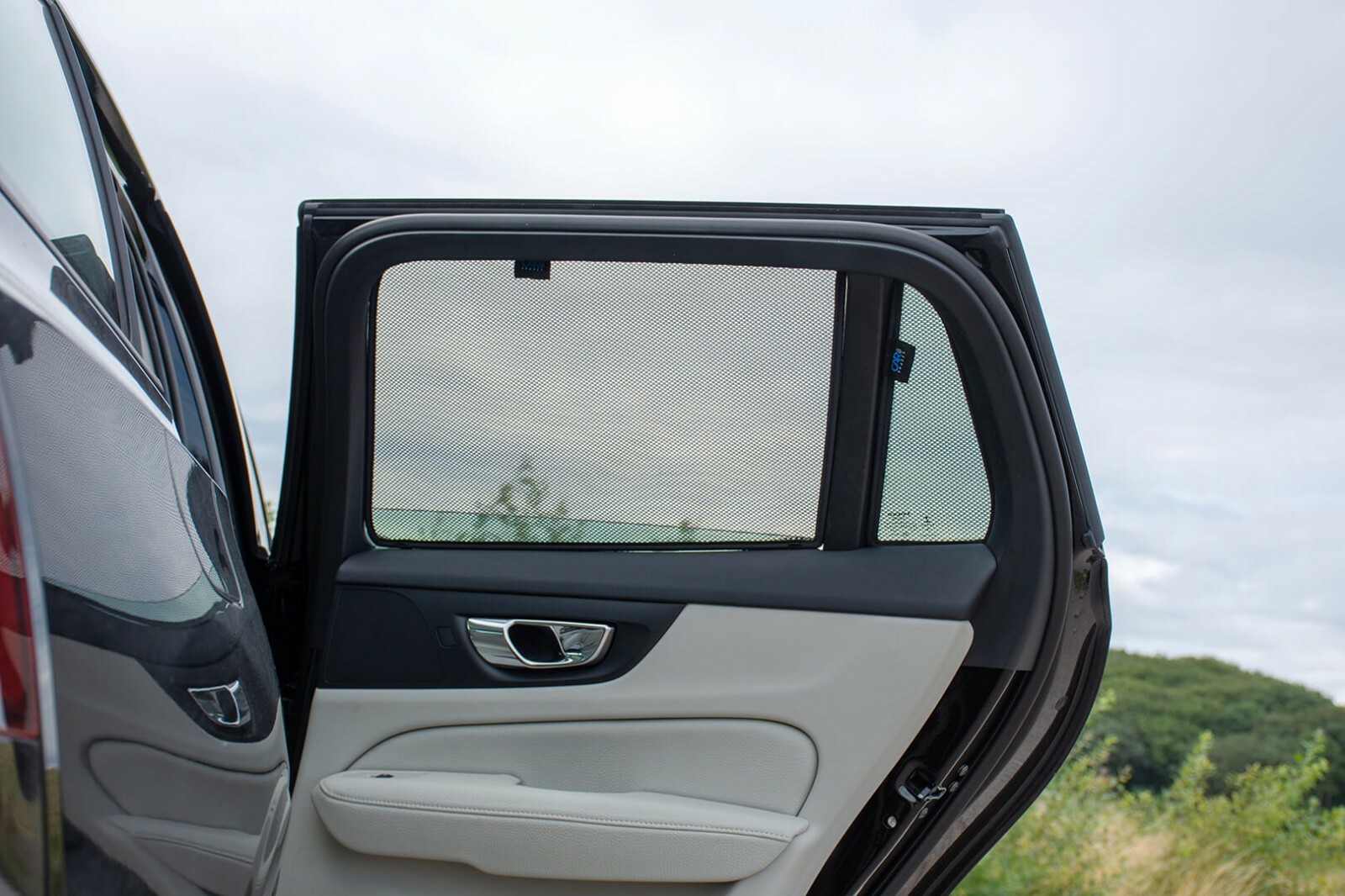 Volvo V60 Estate 2019> CAR SHADES UK TAILORED UV SIDE WINDOW SUN BLINDS ...