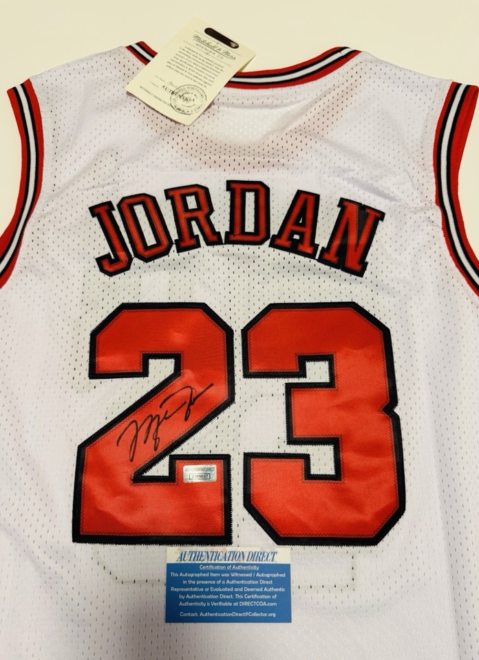 *CERTIFIED* Michael Jordan Signed Bulls white Jersey #23 Autograph COA ...