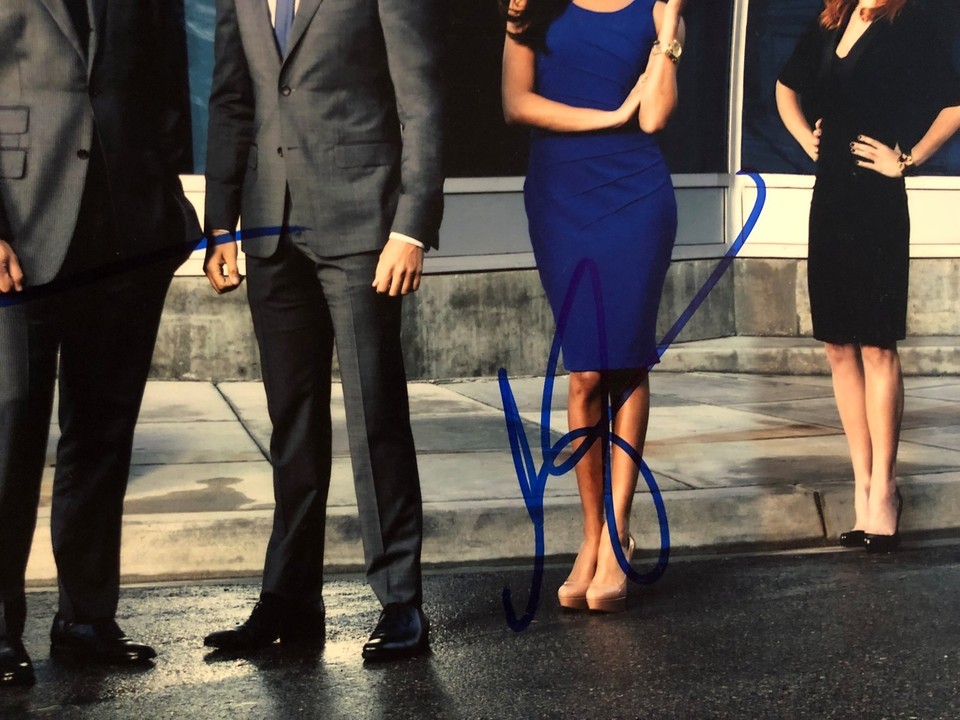 MEGHAN MARKLE SIGNED SUITS CAST 11X14 PHOTO! SARAH RAFFERTY GABRIEL ...