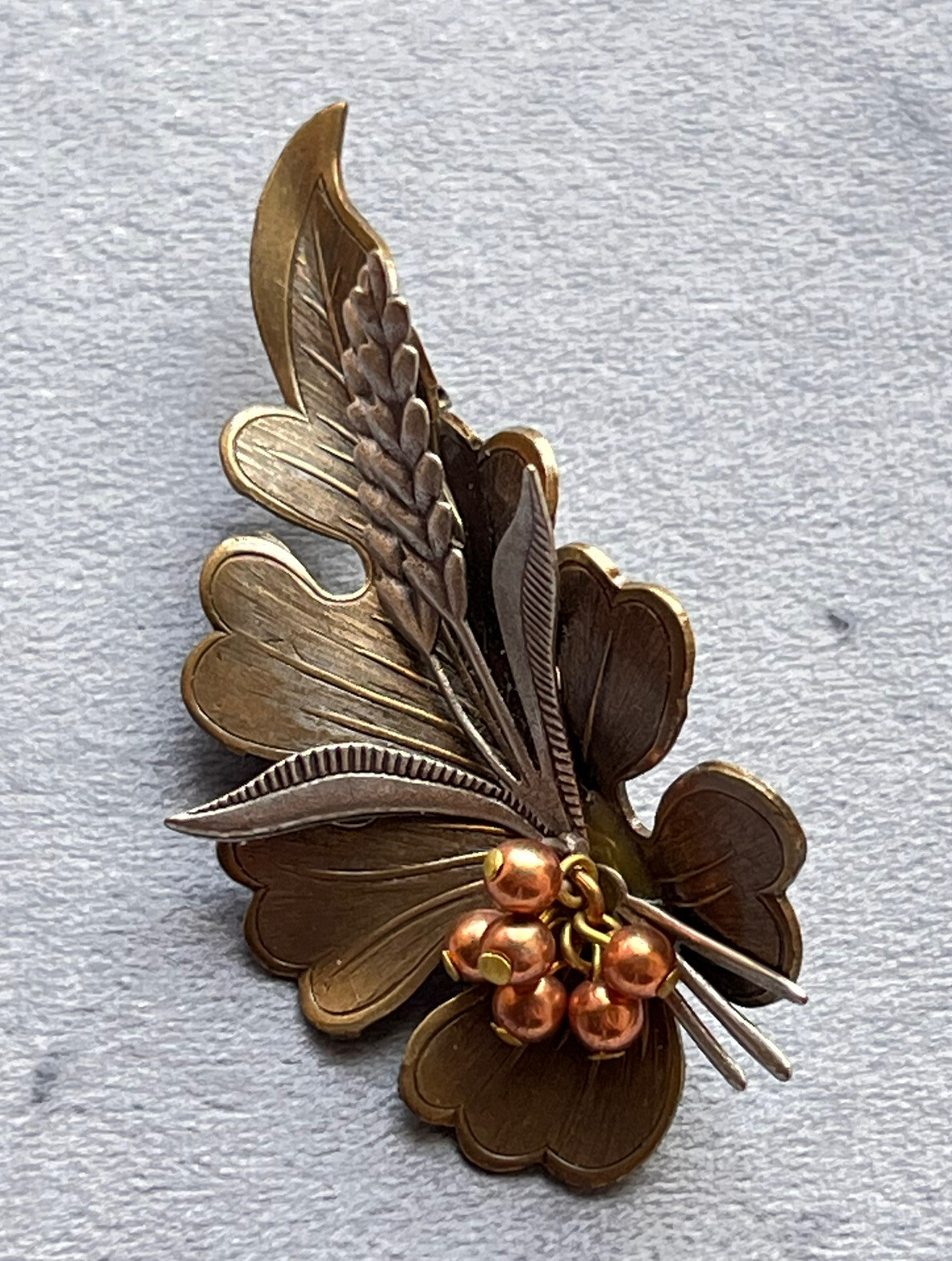 Metal Wheat Leaf And Articulated Berries Brooch - Gem