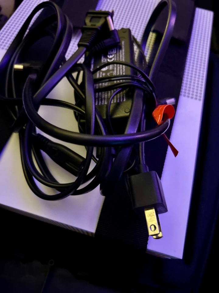 GAEMS Vanguard Monitor Case with Xbox Console – Portable Gaming System ...