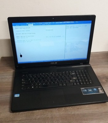 Asus R704A 17 Zoll Qwerty Core i3 3110M 2,4GHz 4GB DDR Display defekt ...