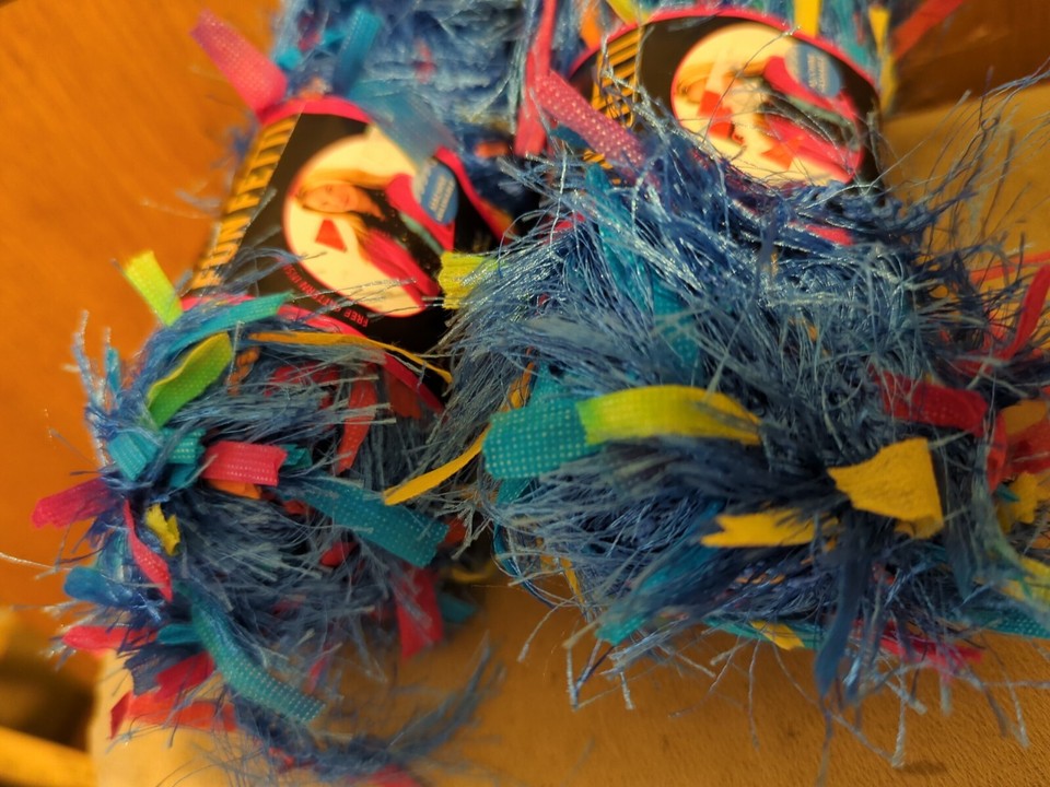 LOT OF 2 SKEINS LION BRAND FUN FETTI Beach Party Blue Color #206 Lot ...