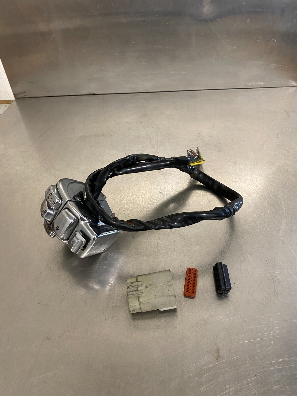 Harley Davidson Volume Control Switch Kit FLHT C OEM 71810 08 for sale ...