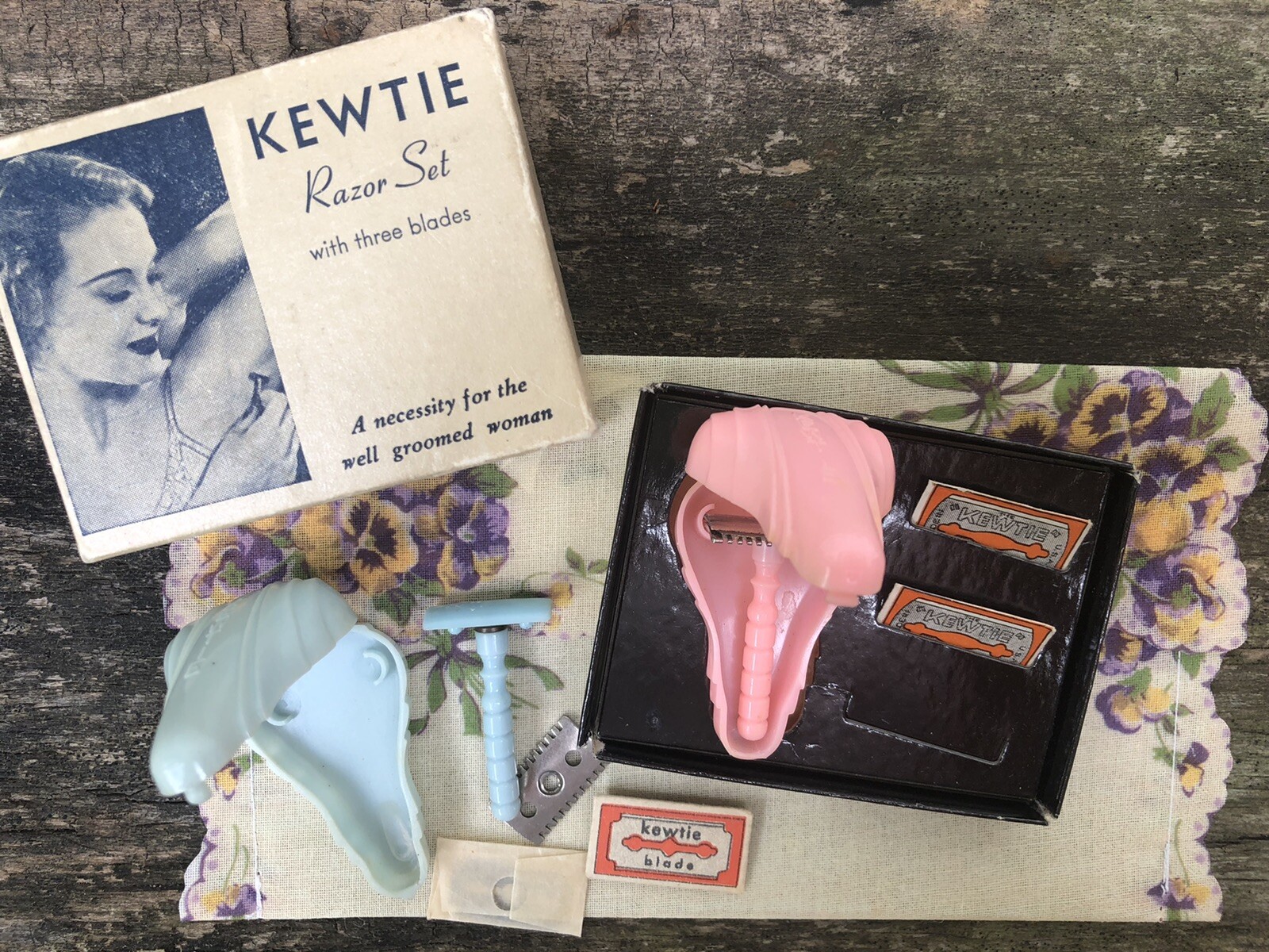 2 Vintage Boxed Pink and Blue KEWTIE RAZOR SETS DESIGNED FOR WOMEN ...