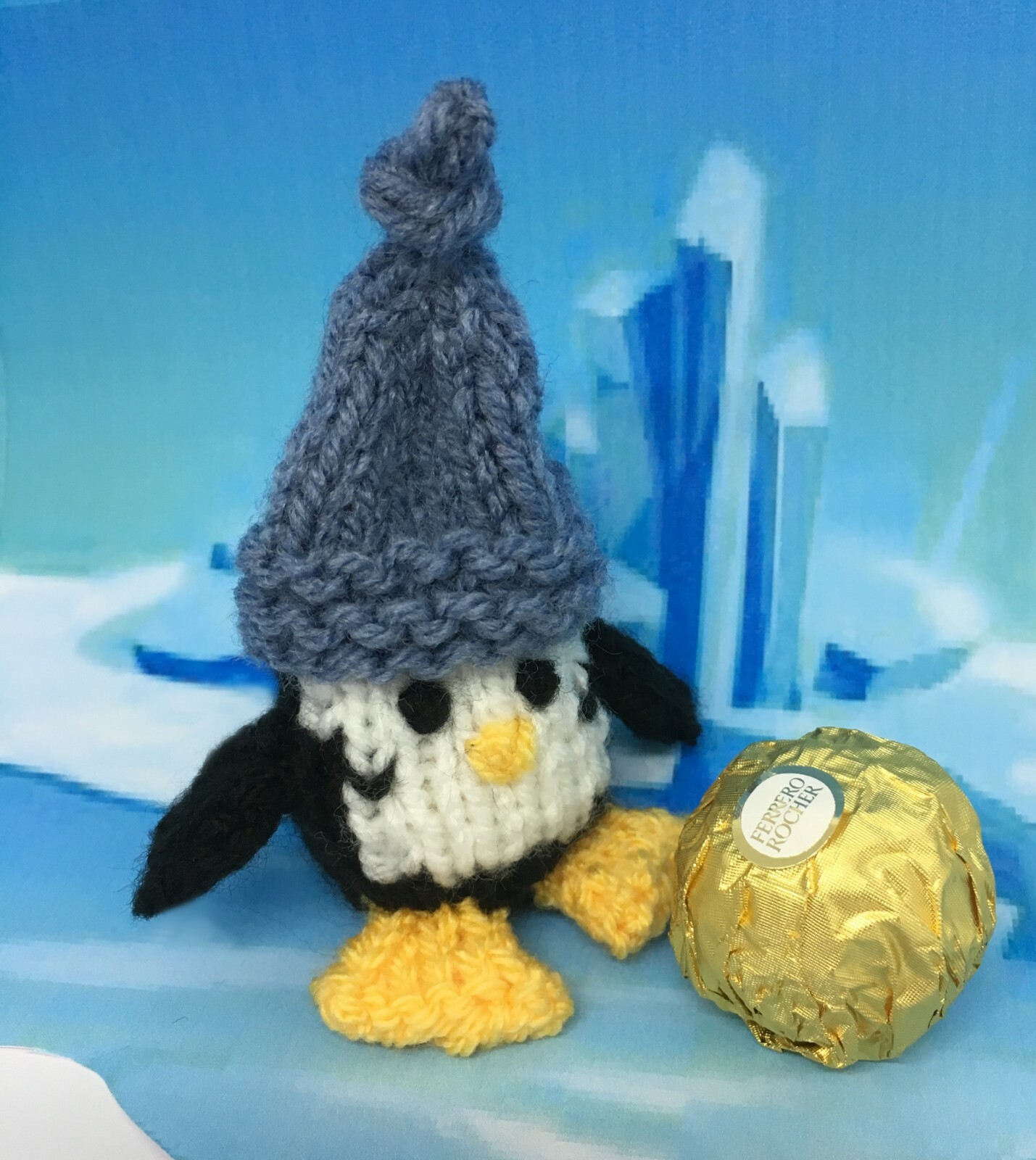 KNITTING PATTERN 302: Christmas penguin chocolate holder, Smarties etc ...