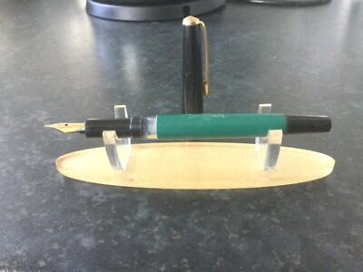 UNIVERSAL Fountain Pen with Warranted Wing - Flow No 4 USA Nib -Black ...