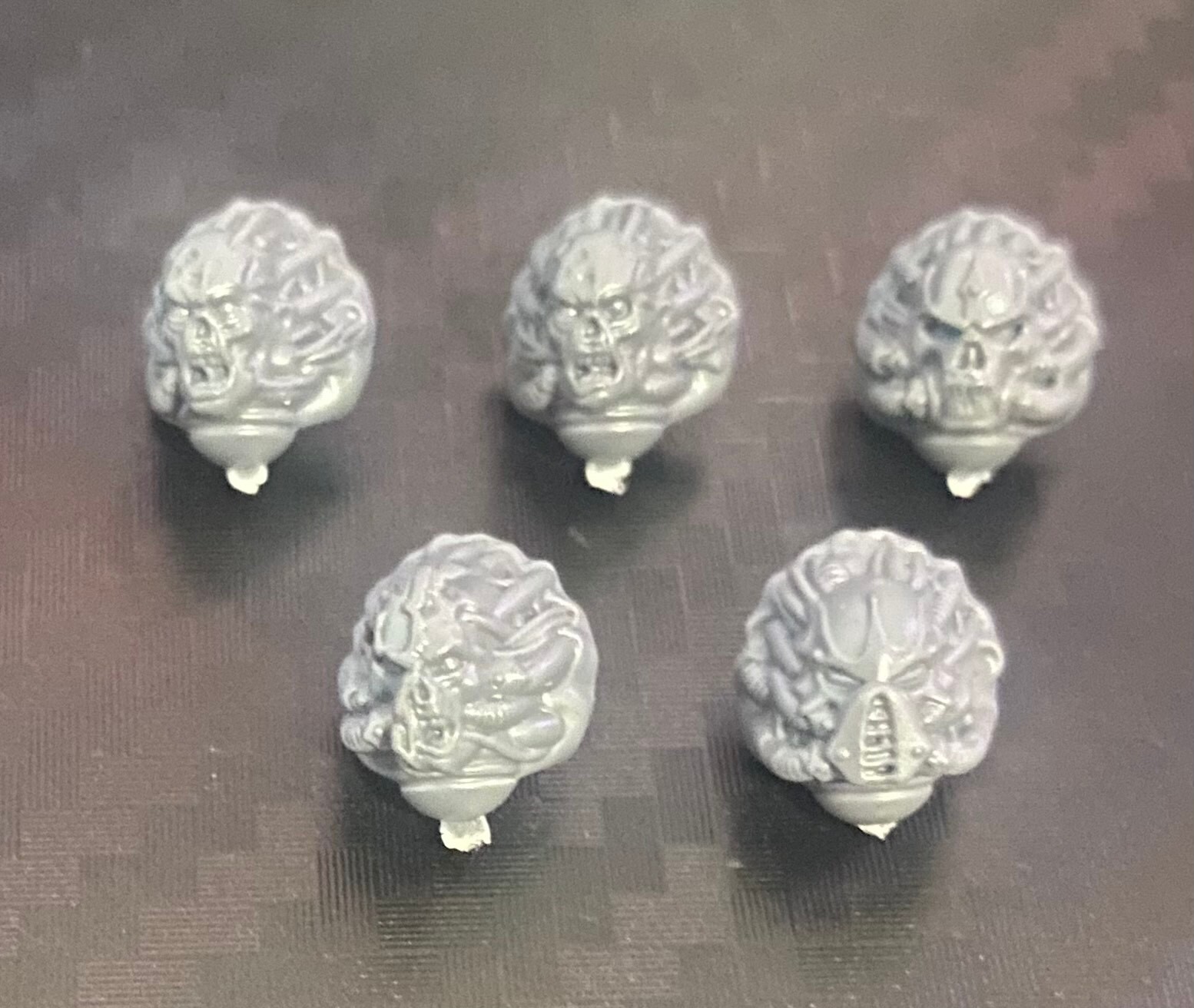 warhammer 40k - x5 chaos space marine obliterator heads, unused. | eBay