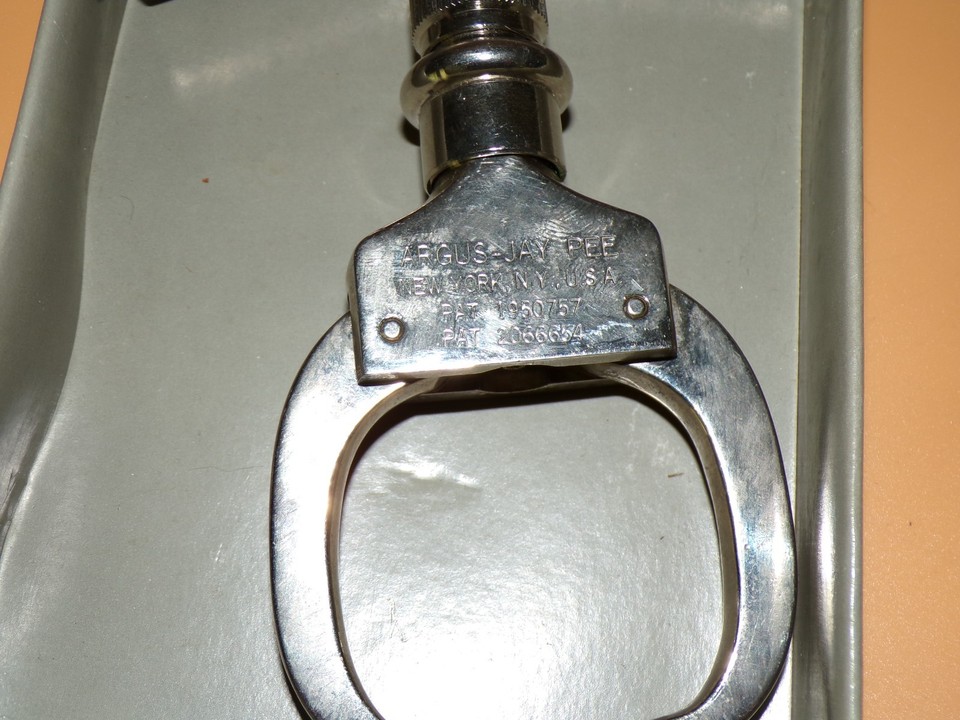 #01755 ARGUS MFG *The Iron Claw* Hand Cuff Restraint Clip w/Box | eBay