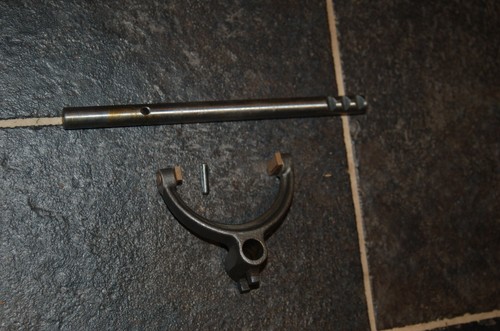 Volvo 1800 122 140 544 M41 M40 1-2 Shift Rail Selector Shaft and Fork ...