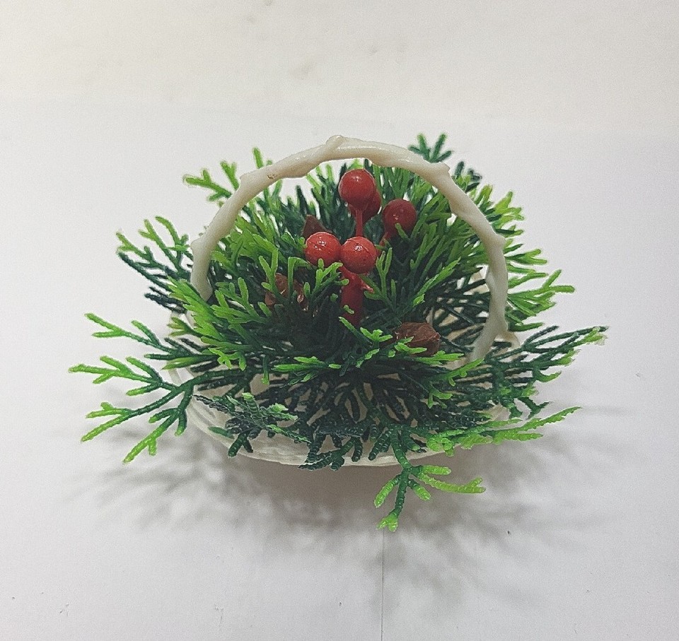 5 Vtg Miniature White Plastic Christmas Baskets w/Assorted Floral ...