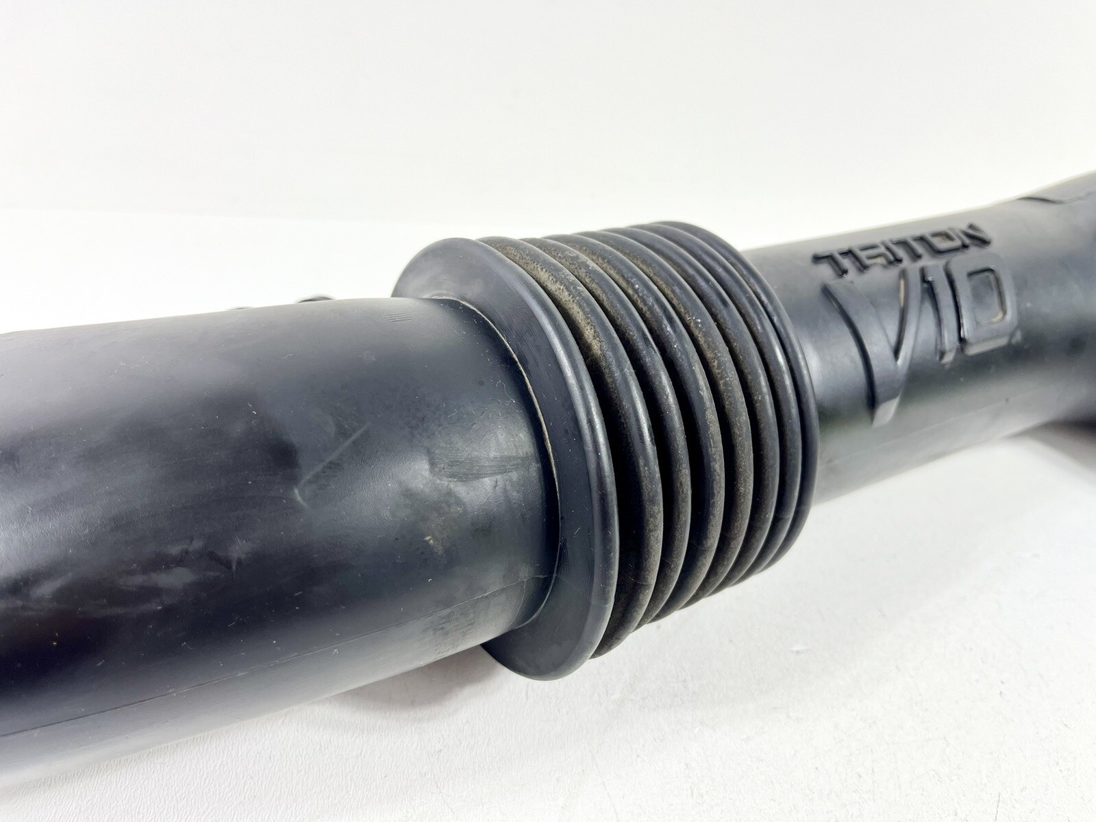 Ford F250 F350 Super Duty 6.8l Triton V10 Air Breather Tube 2c34-9r504 ...