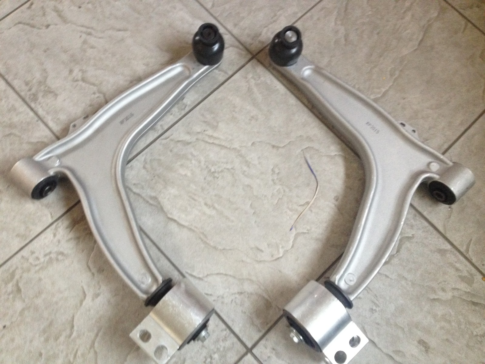 VAUXHALL VECTRA C 1 9 CDTI 02- TWO FRONT LOWER WISHBONE SUSPENSION ARMS ...