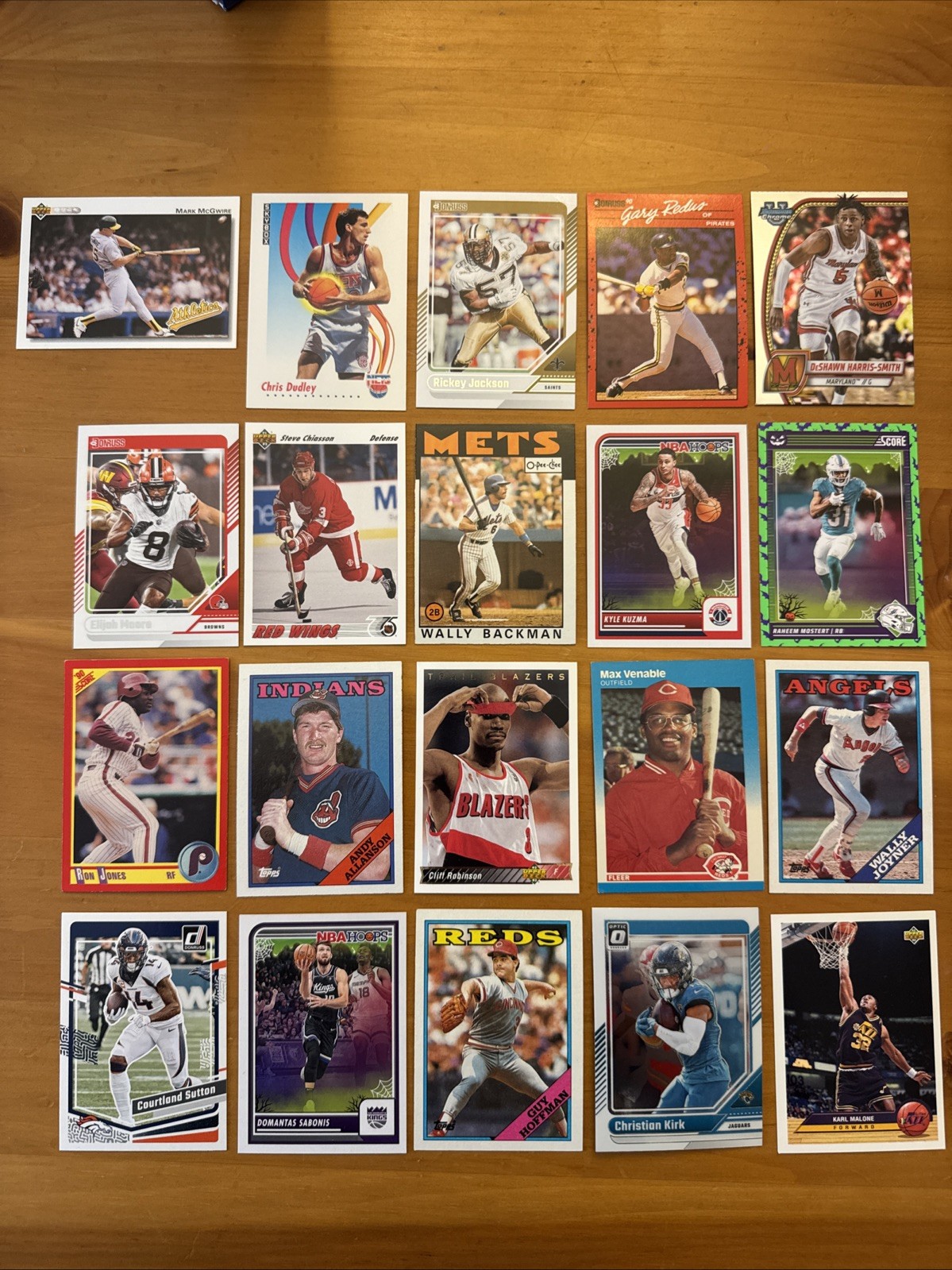Small Lot Of 20 Random Sports Cards - Mix Of Cards - A Nice Lot | eBay