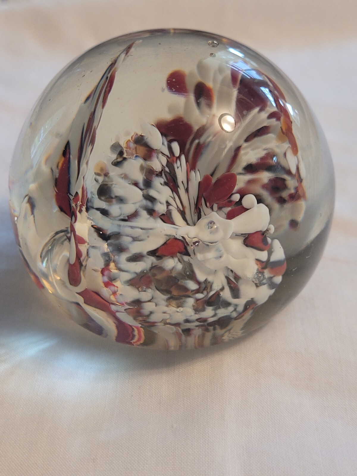 VINTAGE ART GLASS PAPERWEIGHT INDIA SMALL SWIRLS RED WITE GREY DESK ...