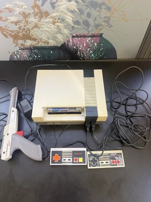Nintendo NES-001 Console Bundle w/ 2 Controllers Zapper Power Supply | eBay