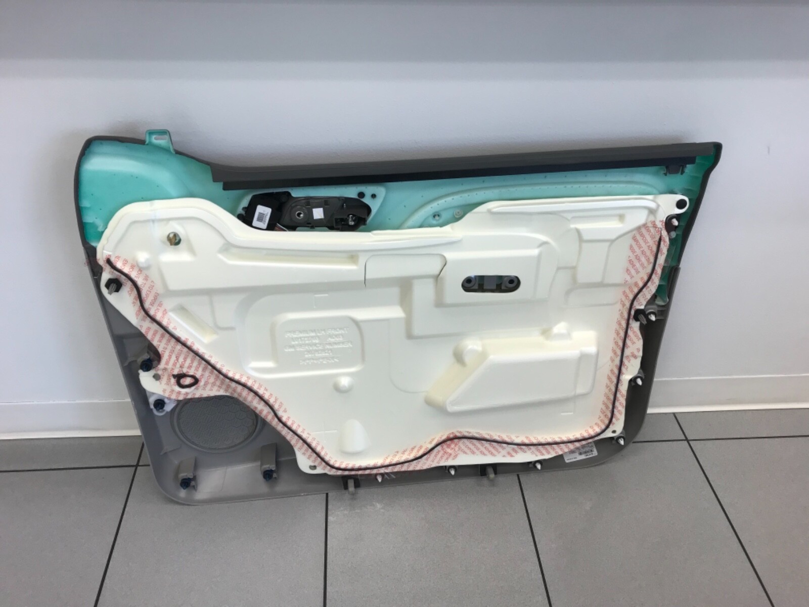 Oem Gm interior front door trim panel left drivers side 84127281 ...