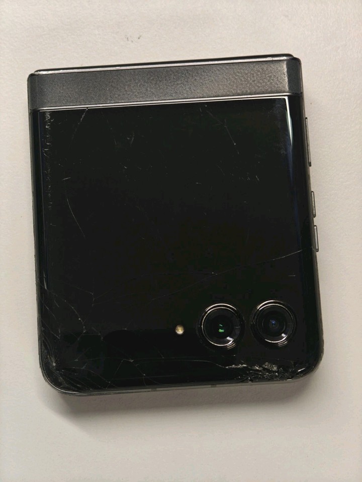 Motorola Moto Razr 2024 256gb XT2453-3 Unlocked Cracked Working Phone # ...