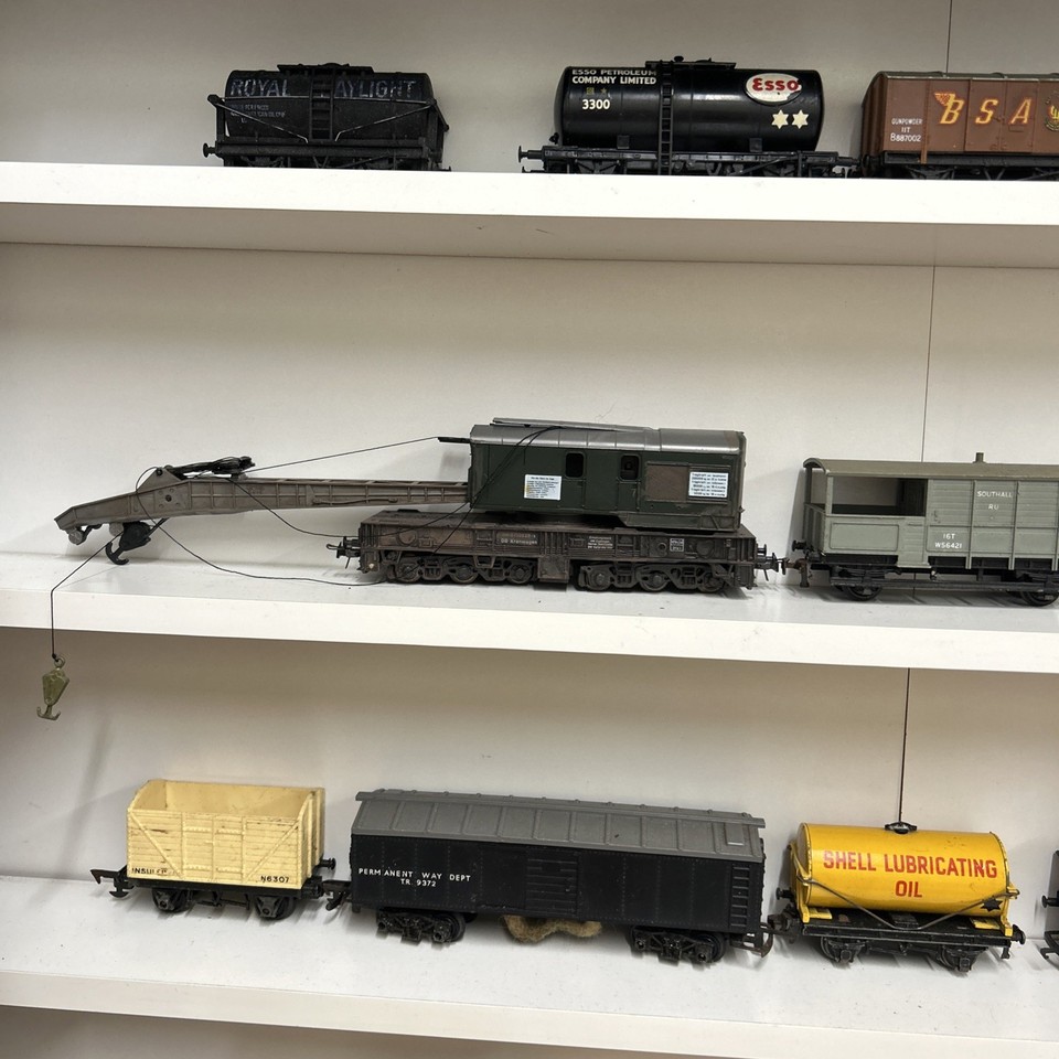 Various Brands, Model Railway, Rake Of 28 Wagons/Tankers, OO Gauge (Box ...