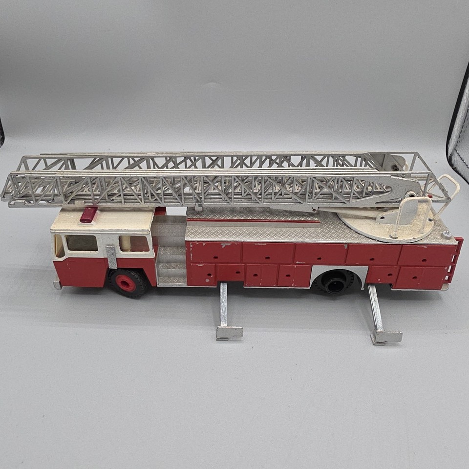 Conrad Diecast 5502 E-One Aerial Ladder Fire Engine #8 1:50 Scale Loose ...