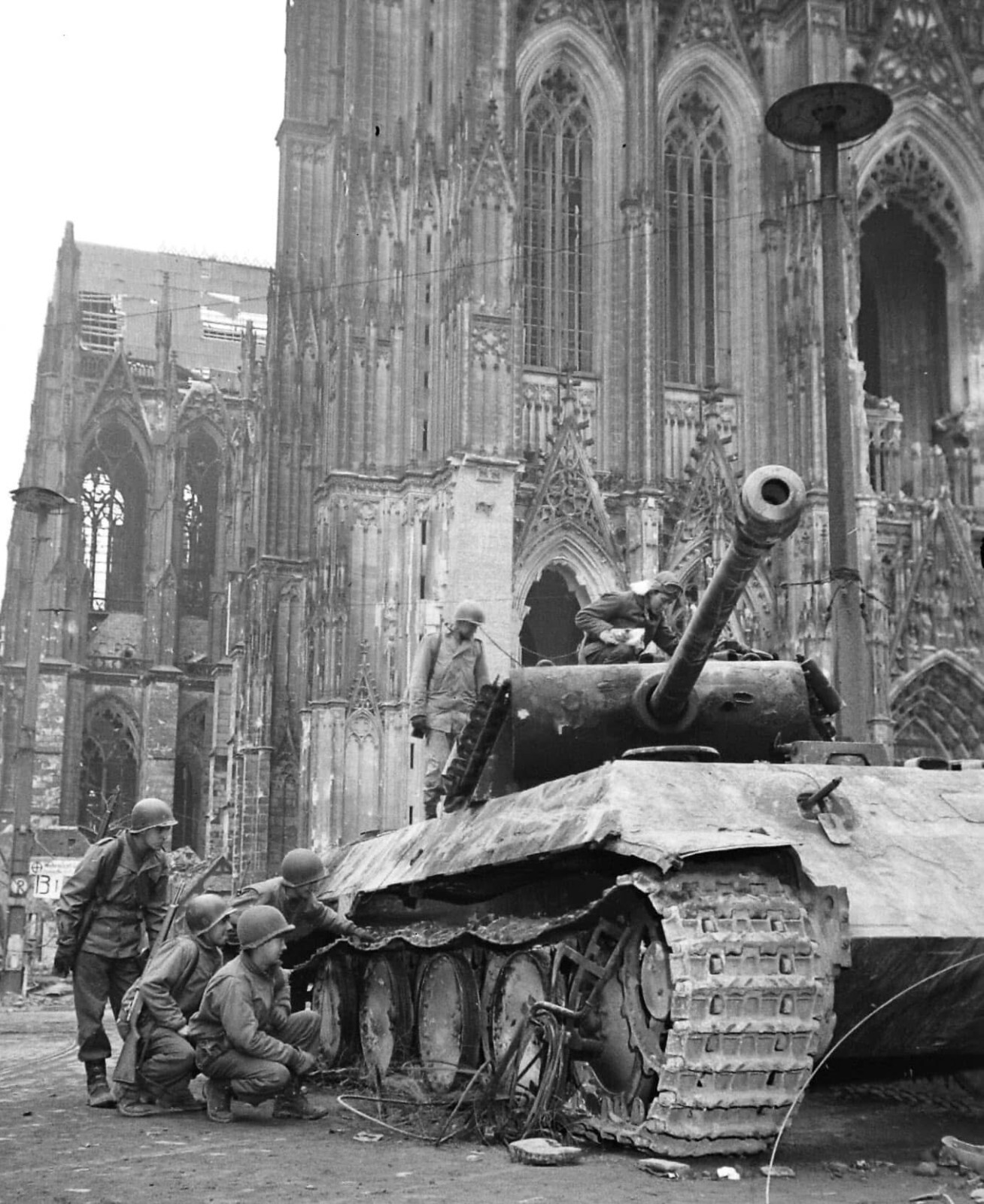 WW2 WWII Photo World War Two /Destroyed German Panther Tank Cologne ...