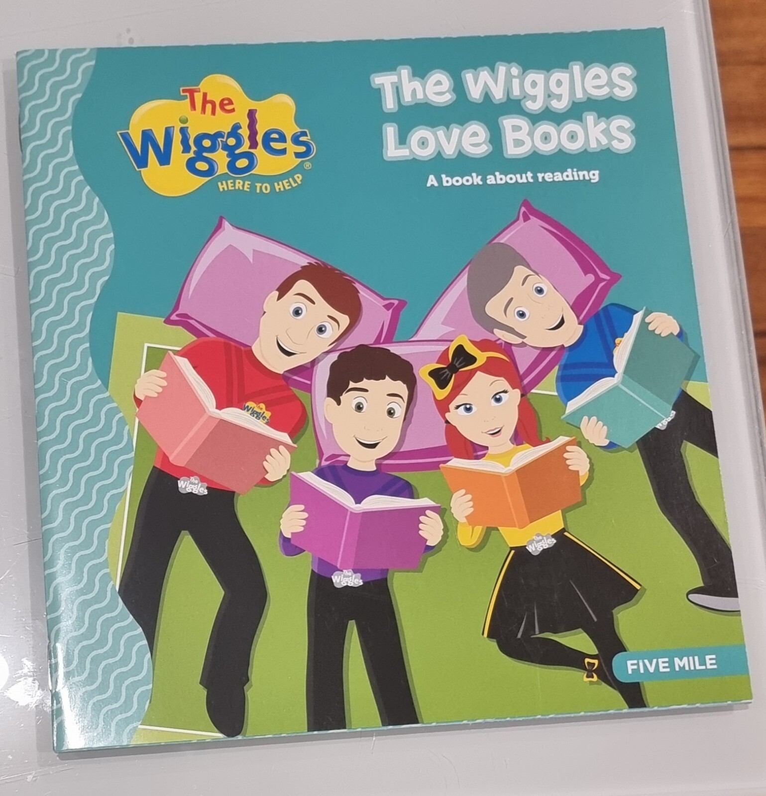 THE WIGGLES Here To Help THE WIGGLES LOVE BOOK - Brand New! FREE ...