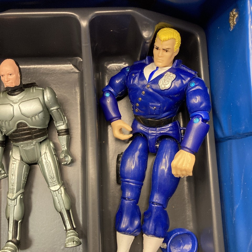 Kenner Vintage Ghostbusters Case With 18 + Figures + GI Joe. Pics 👀 ...