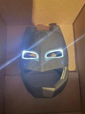 2015 Mattel Batman v Superman Batman Light Up Voice Changer Face Mask ...