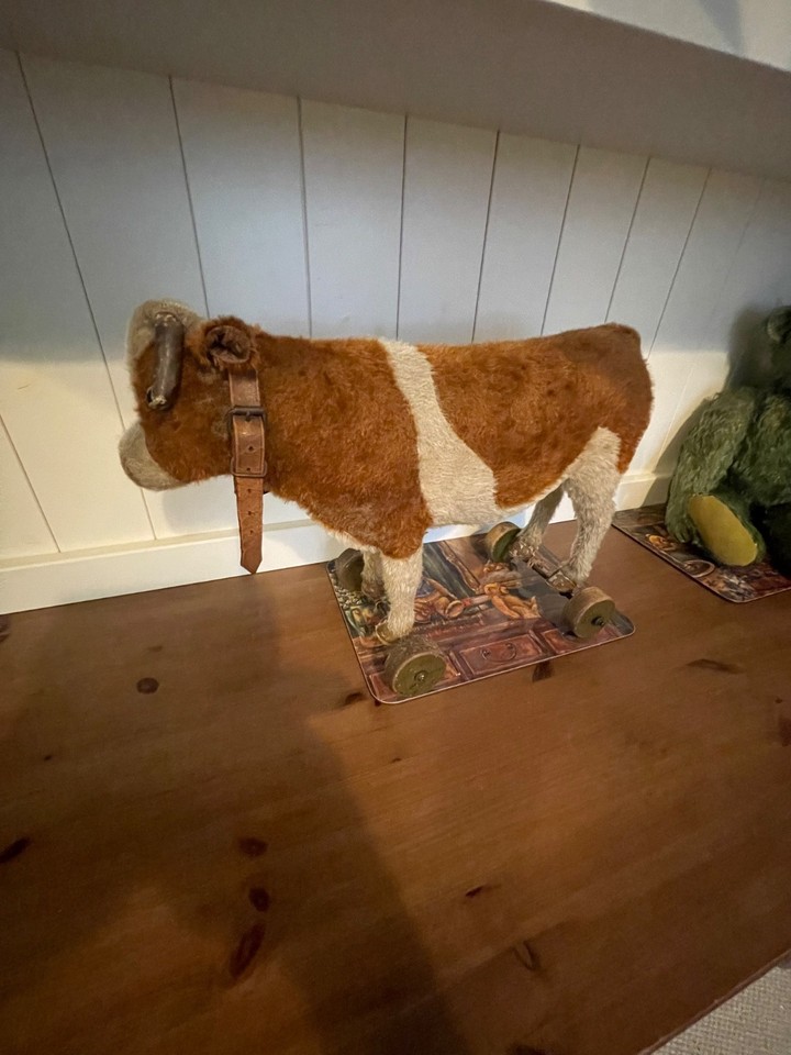 Antique Steiff Cow on wheels 1910/ 20. with Steiff Button. Good Cond ...