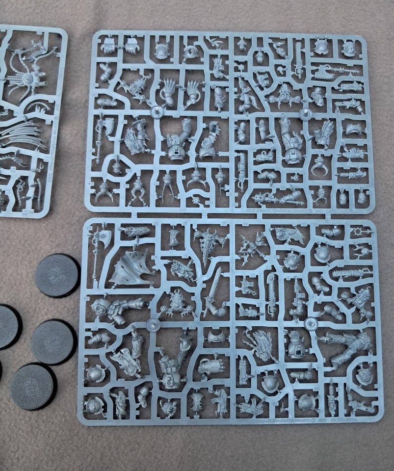 Eldritch Omens - Warpsmith and 5 Chosen Chaos Space Marines on Sprue ...
