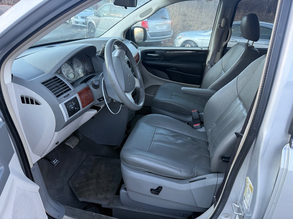 2008 Chrysler Town & Country Wheelchair Handicap Minivan Disability ...