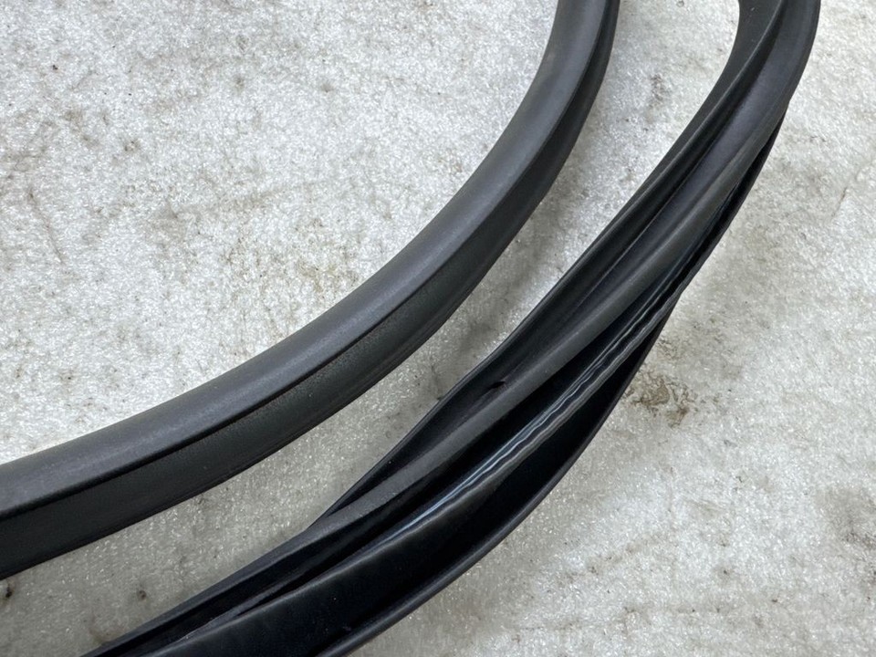 Tesla Model Y 2023 front door rubber seal on body 149767391D RSD11414 ...