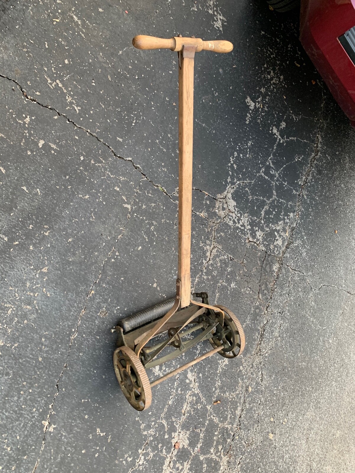 Late 1920 / Early 1930's Mid West Push Reel Mower by The Eclipse Lawn ...