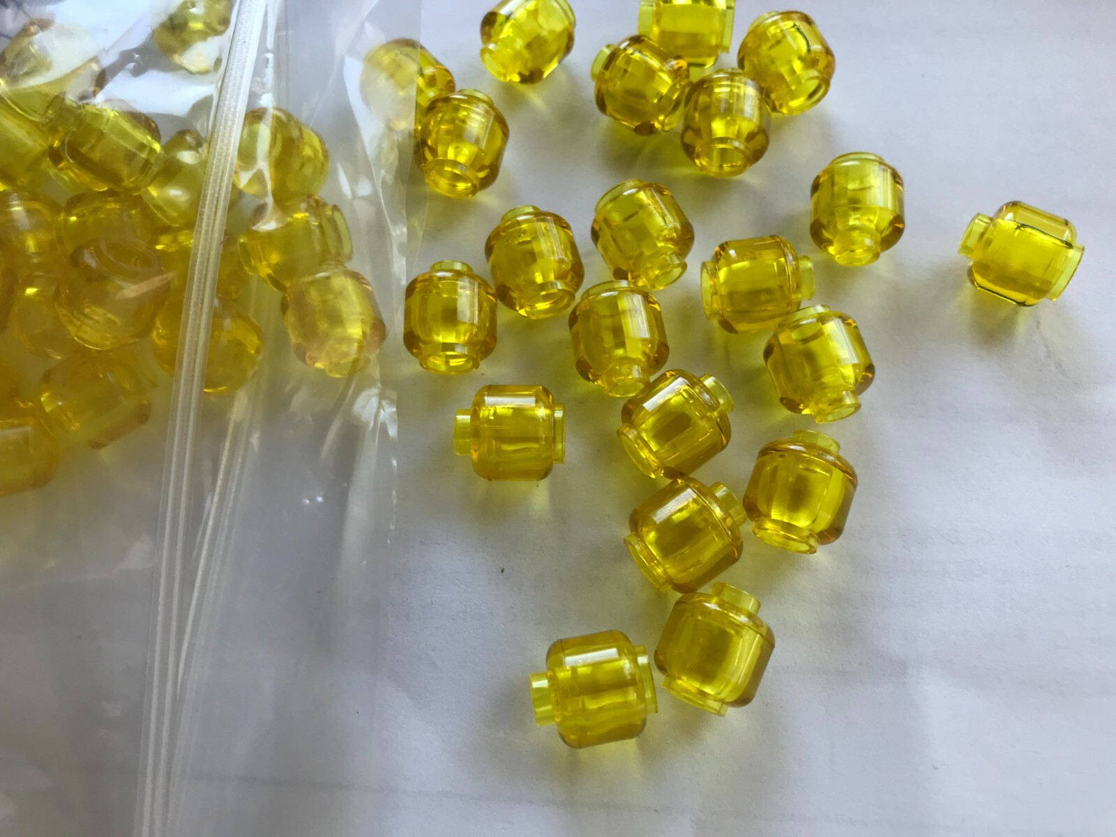 LEGO- NEW-#28621-TRANS YELLOW-MINIFIGURE HEAD/ROUND - 75 PIECES | eBay