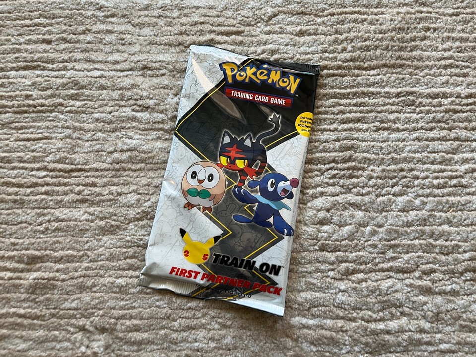 8 Pokémon TCG: First Partner Packs (4 Alola and 4 Unova) 25th ...