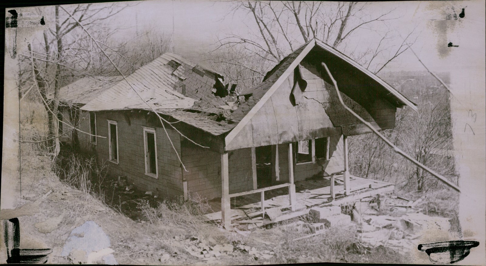 LG789 1977 Original Photo ABANDONED HOUSE Caved In Roof Decaying Empty ...
