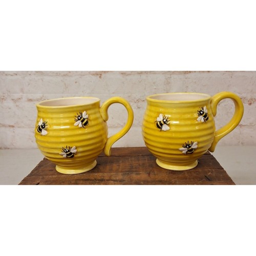 Pair of Bigelow Bee Large Ceramic Mugs Yellow Bumblebees Honey Comb ...