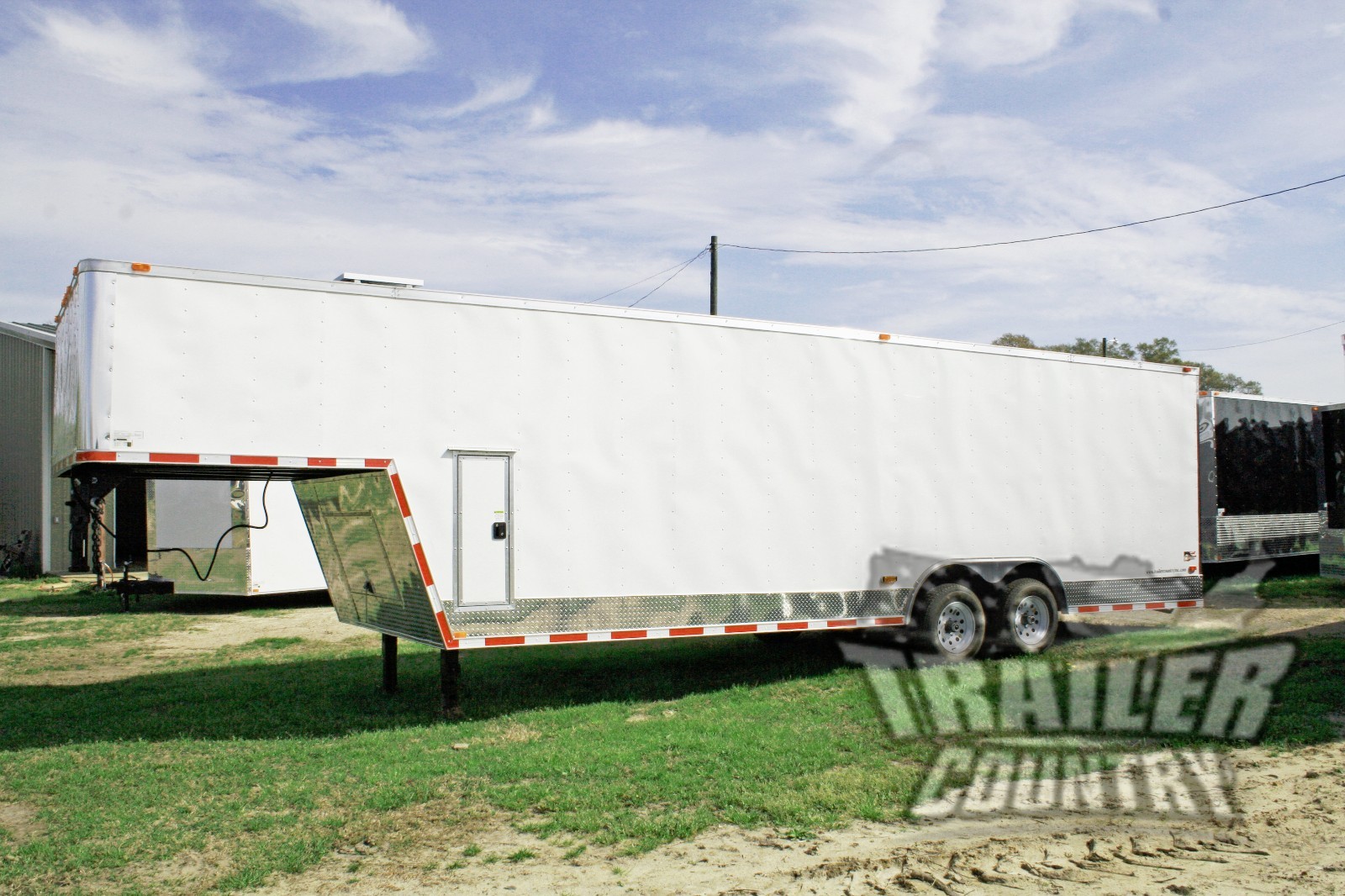 NEW 2023 8.5x32 8.5 x 32 Enclosed Gooseneck | Grelly USA