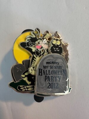 Disney WDW MNSSHP 2012 Goofy Dressed as Skeleton in Graveyard LE Pin ...