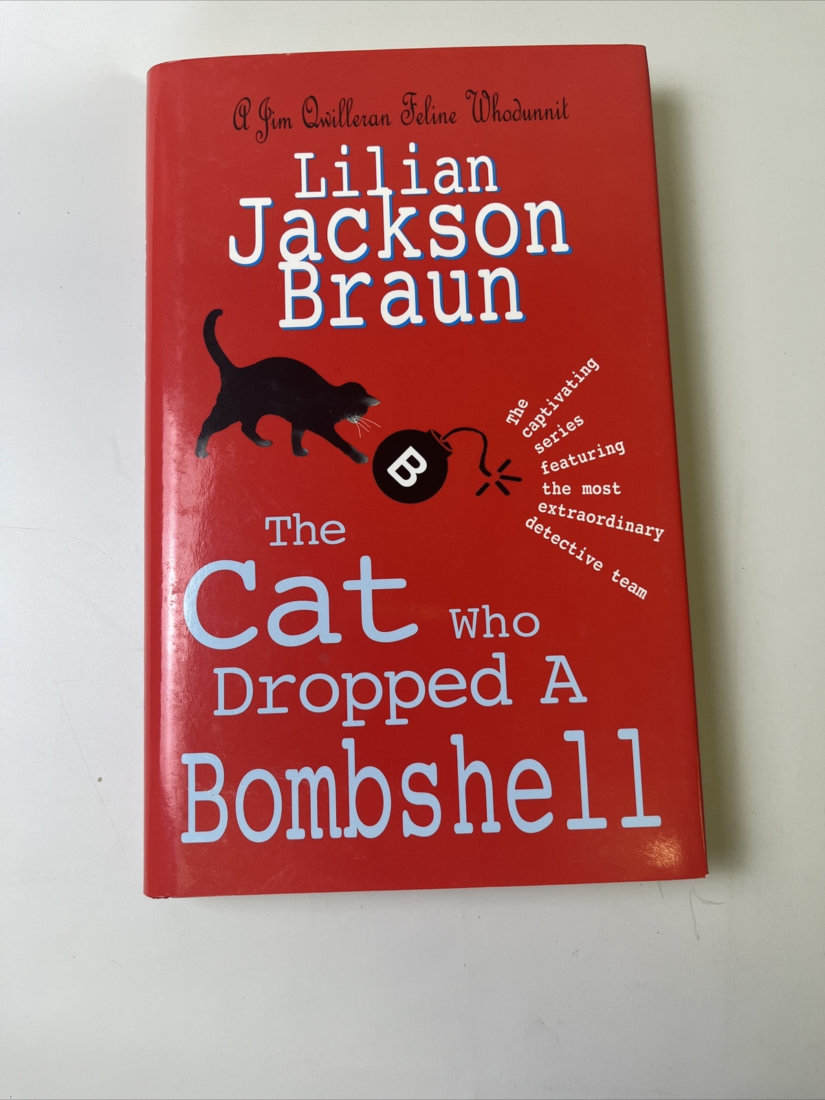The Cat Who Dropped a Bombshell by Lilian Jackson Braun. 9780755326006 ...