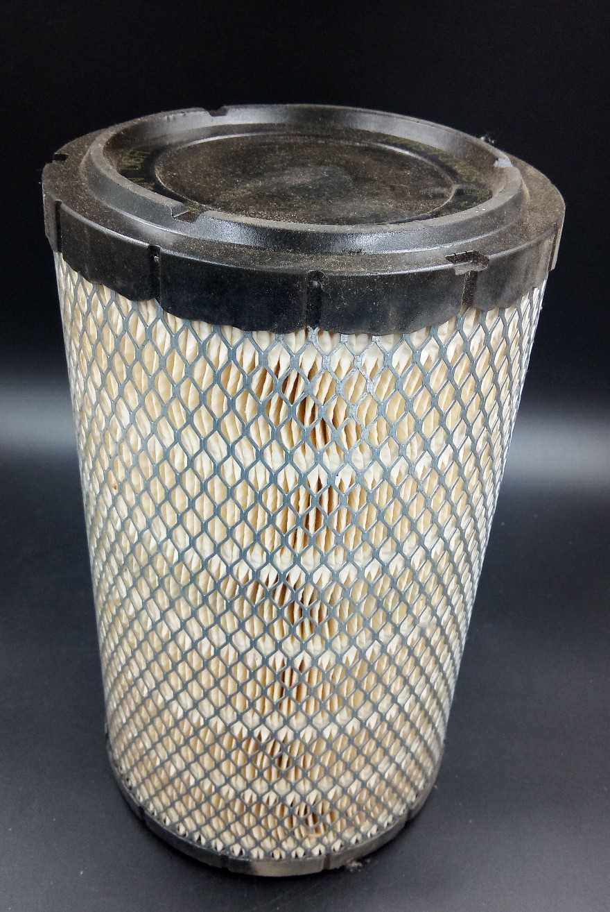 FLEETGUARD 8200015 - Air filter cross reference