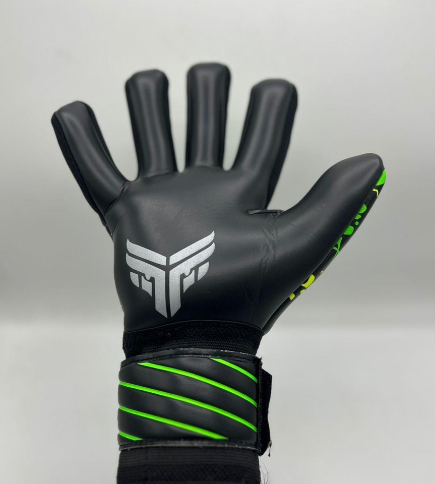 TITANUN BRAVE goal keeper soccer gloves Negative Cut (Green and Black ...