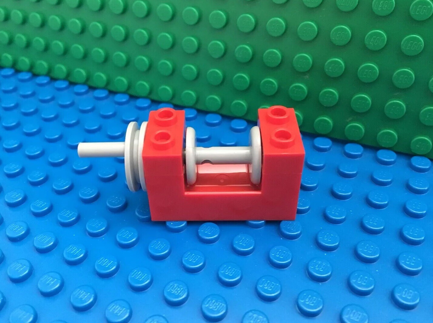 LEGO Vintage Red String Reel Winch 2 x 4 x 2 - 4555 7823 7838 6073 6390 ...