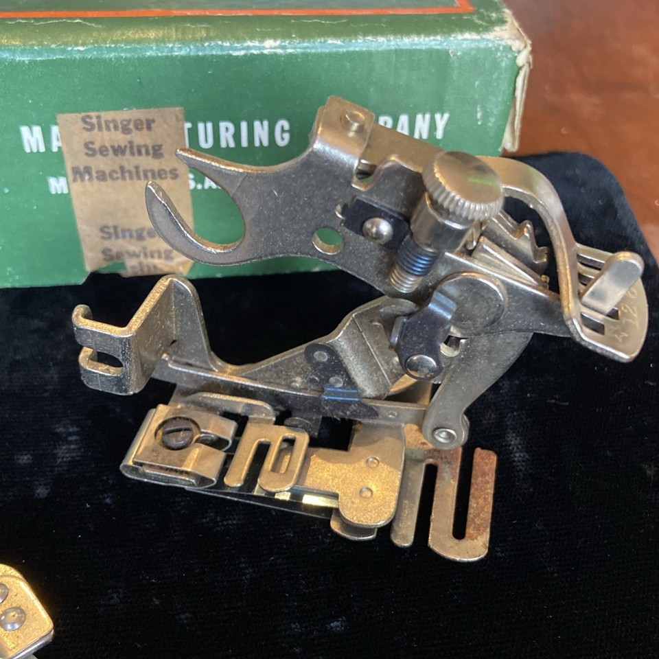 Vintage 1947 Singer 66 Sewing Machine 160809 Attachments | eBay