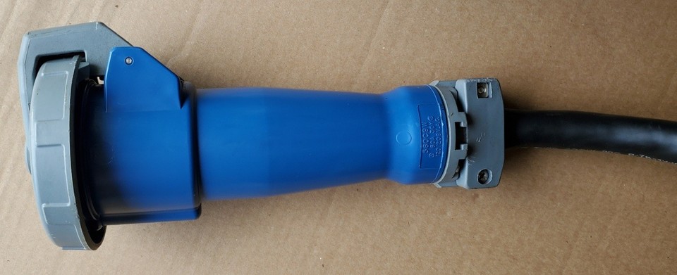 Hubbell 560C9W, 60 Amp, 120/208 Volt, Pin and Sleeve Female Connector ...