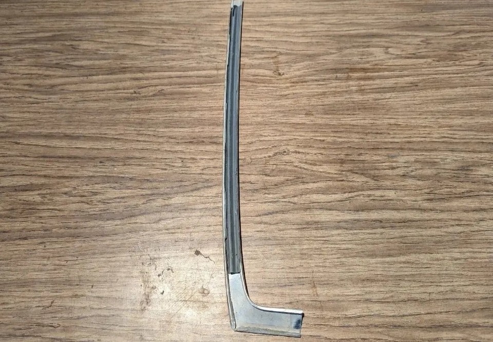 80 - 97 FORD OBS F150 BRONCO F250 F350 WINDSHIELD TRIM MOULDING DRIVER ...